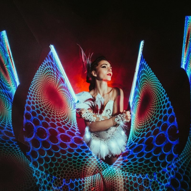 Learn Poi Spinning - Pyroterra Lighttoys