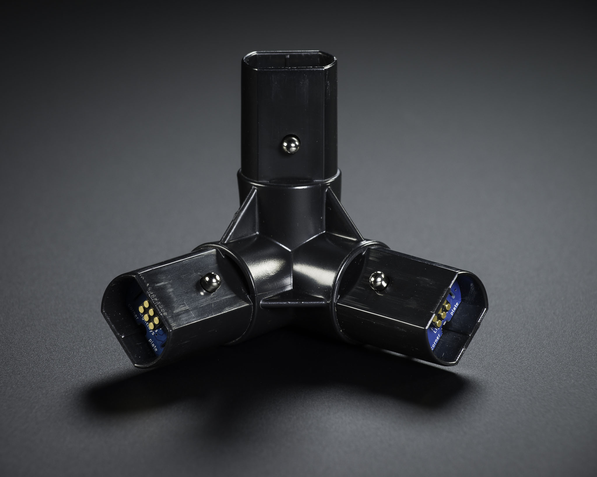 LED Cube FT - corner - Pyroterra Lighttoys